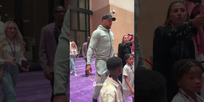 Anthony Joshua arrives to the 5v5 ready to see a Queensberry victory ...